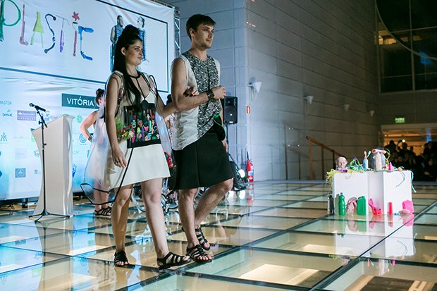 Moda inclusiva: Estilista brasileira cria coleção atemporal para ...